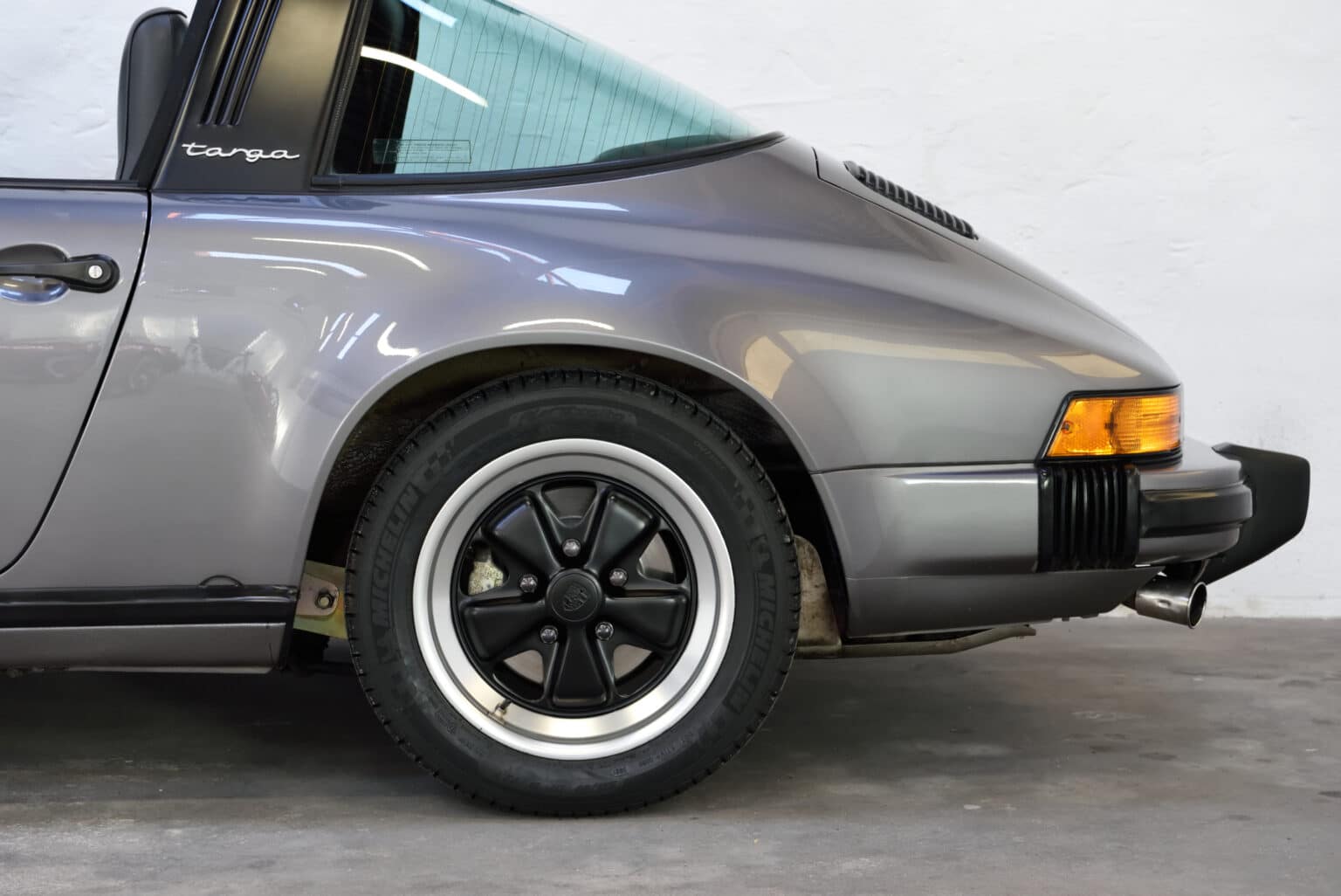 Porsche 911 Carrera 3,2 Targa Meteor - The Eleven Company